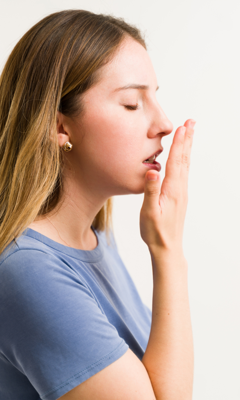Halitosis: causas, problemas y prevención - Clínica Kranion